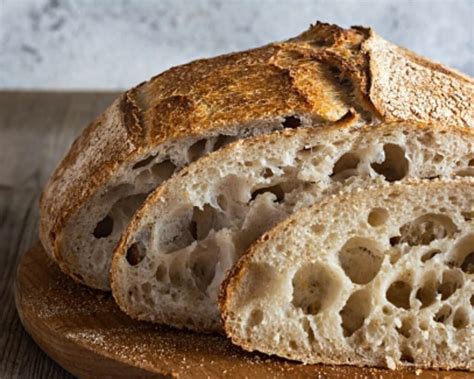 Pane Fatto In Casa Con Il Lievito Madre Alveolato Soffice E Umido