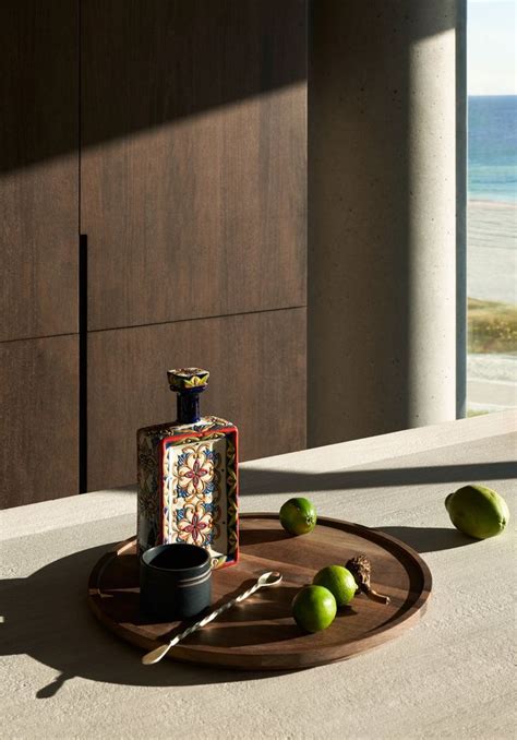 Pin by 端庄美味蟹黄堡 on 装饰品 Miami beach condo Miami condo Design