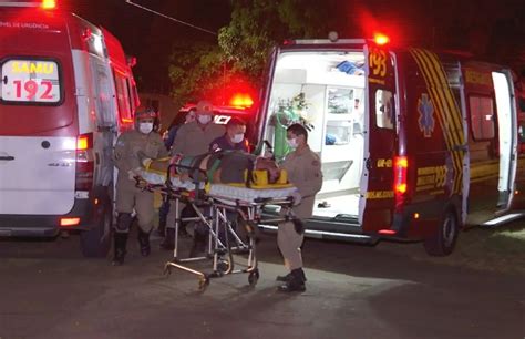 Homem sofre traumatismo craniano ao ser agredido pedradas na cabeça
