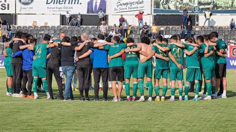 Bursaspor 1 puanla lige tutundu TFF 2 Lig Beyaz Grup ta dörtlü averaj