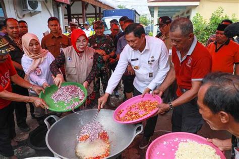 Banjir Grobogan Tanggul Jebol Kali Tuntang Grobogan Diperbaiki Dapur