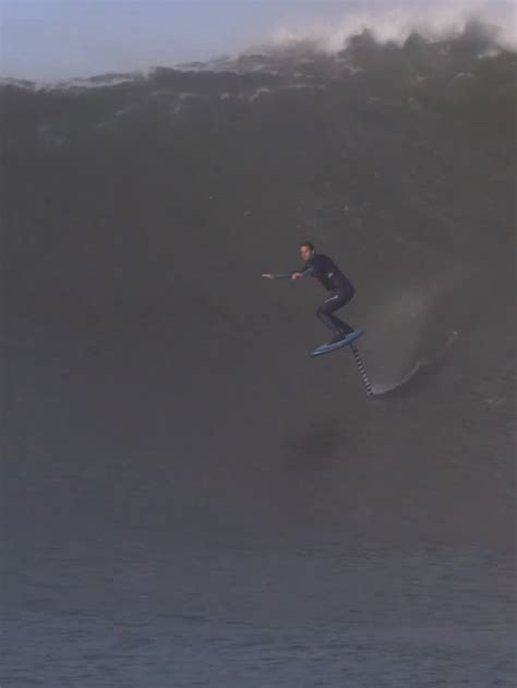 Surf de foil em Nazaré Flamboiar