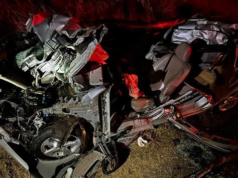 Motorista fica gravemente ferido após colidir carro na traseira de