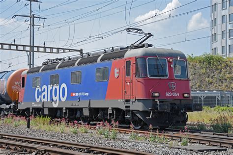 Re 620 005 9 durchfährt am 09 06 2023 den Bahnhof Pratteln Bahnbilder de