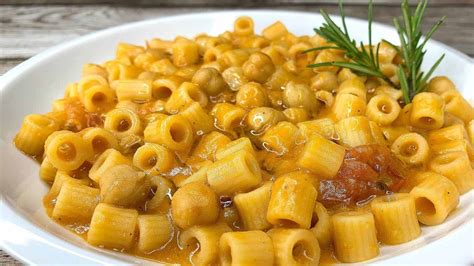 Pâtes de pois chiches à la romaine généreuses et appétissantes Top