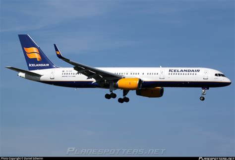 TF FIP Icelandair Boeing 757 208 WL Photo By Daniel Schwinn ID