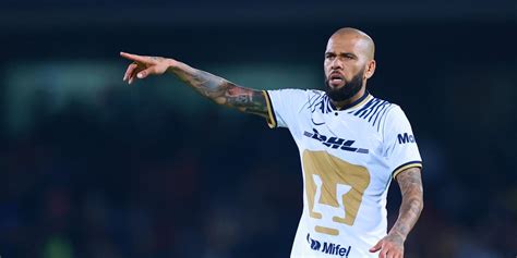 Dani Alves vuelve a cambiar su versión sobre la supuesta agresión