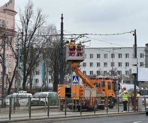 Zerwana sieć trakcyjna sparaliżowała ruch tramwajowy O linię zahaczyła