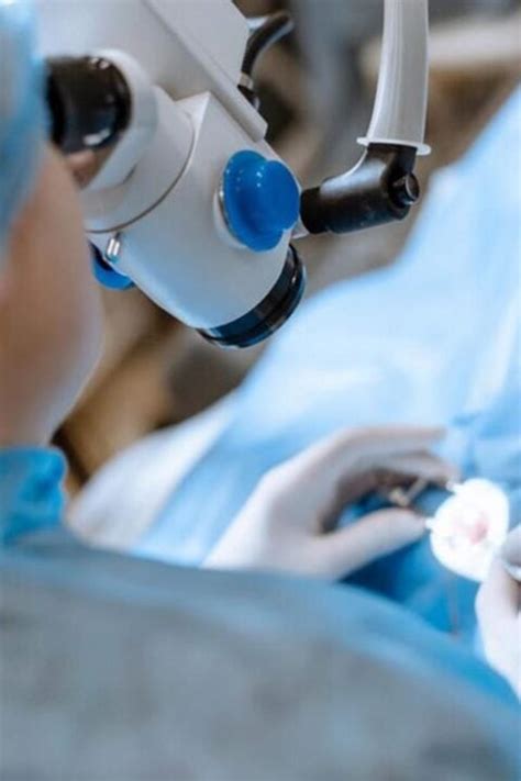Les étapes de la chirurgie de la cataracte Chirurgien ophtalmologue à