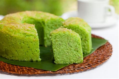 Fluffy Pandan Chiffon Cake