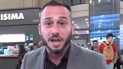 Jornalista reclama de salário ao vivo e é demitido por canal de