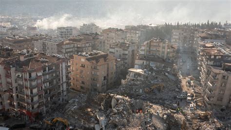 Los muertos por los terremotos en Turquía y Siria ascienden por encima