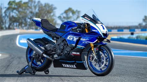 2025 Yamaha R1 Maure Shirlee