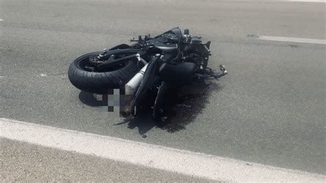 Scontro Tra Una Moto E Una Bicicletta Sulla 275 Tragico Il Bilancio