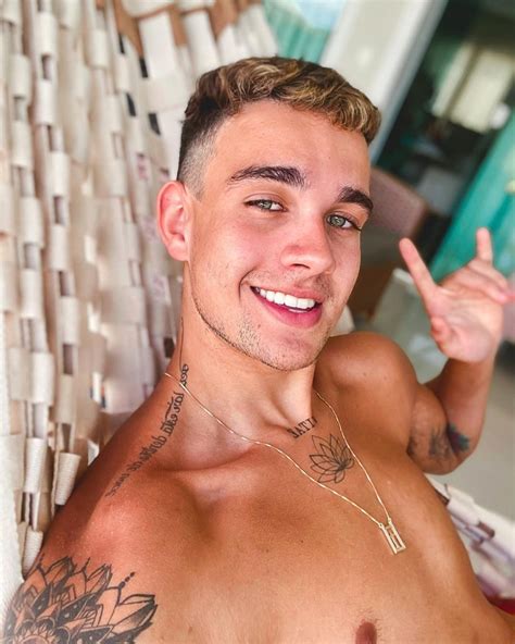 Filho de Solange Almeida perde 80 kg após bariátrica veja o antes e