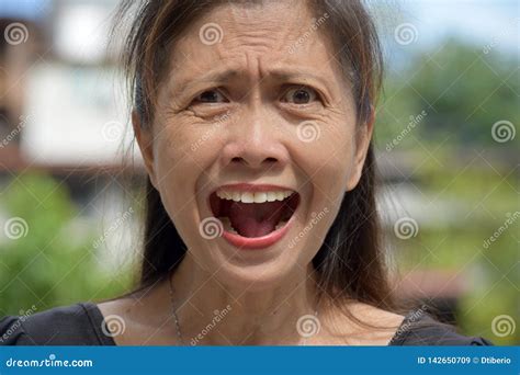 Demenz Und Filipina Granny Stockbild Bild Von Zurückgezogen 142650709