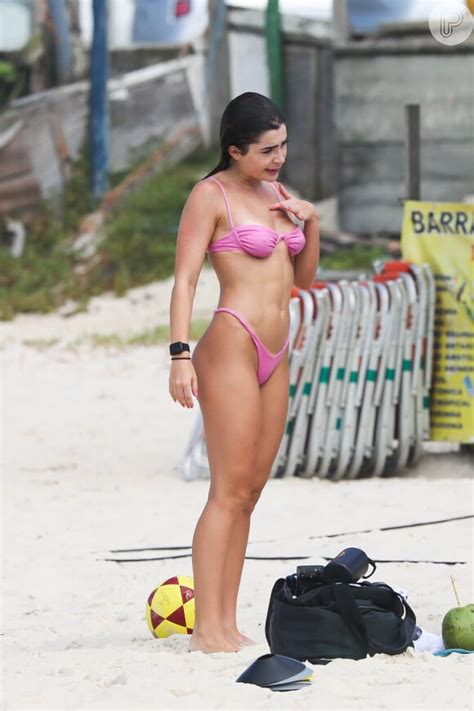 Jade Picon Na Praia Em Fotos De Tirar O F Lego Influencer Exibe