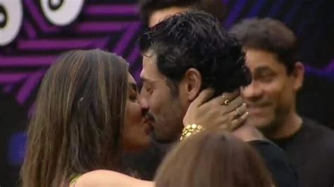 Bigg Boss OTT 2 Akanksha Puri Says Kiss With Jad Hadid Made Her
