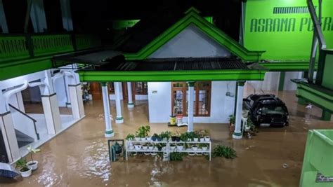 Diguyur Hujan Deras Munjungan Trenggalek Dilanda Banjir Bandang NU