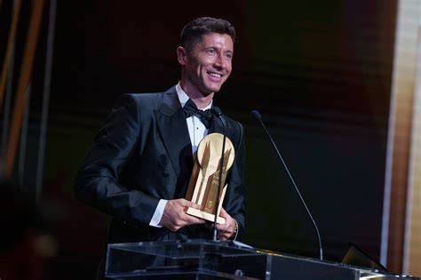 Lewandowski wins inaugural Gerd Müller Trophy