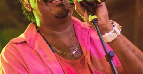 Compadre Washington passa mal em show do É o Tchan e é internado às