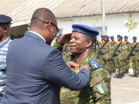 Côte d Ivoire Téné Birahima Ouattara a décoré 274 personnels civils