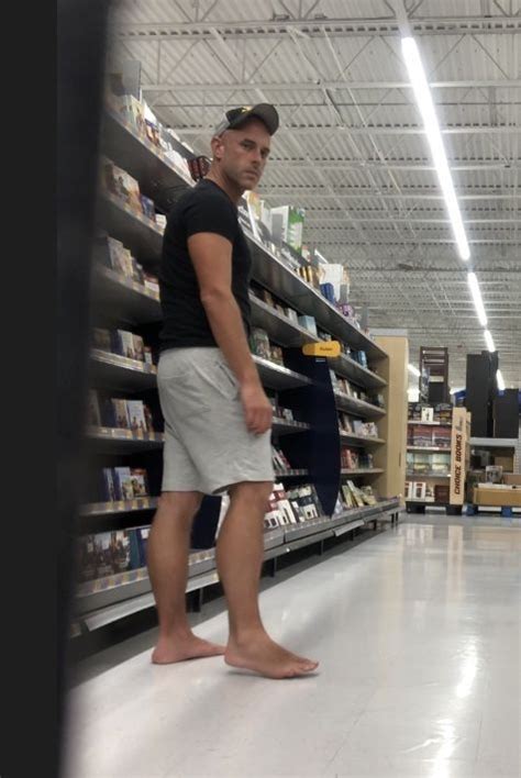 Going Barefoot Barefoot Men Really Hot Guys Male Feet Flip Flop
