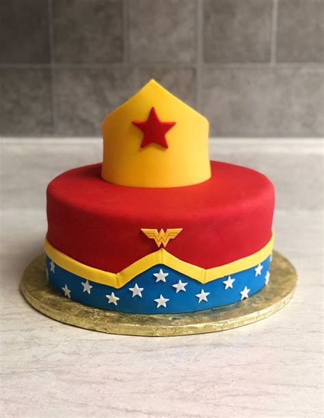 Wonder Woman Cake Dc Comics Isa S Cake Birthday Cake Pictures Torta