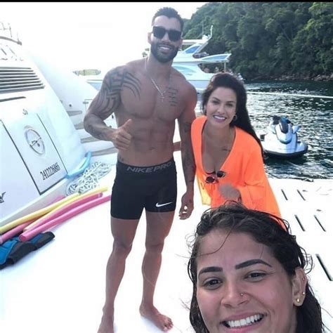Reconcilia O Gusttavo Lima E Andressa Suita Tiram Fotos Os F S Em
