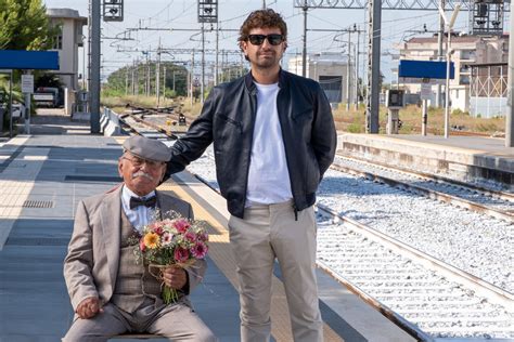Tramite Amicizia Trailer E Foto Del Nuovo Film Di Alessandro Siani