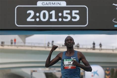 El plusmarquista mundial de maratón Kiptum muere en un accidente de