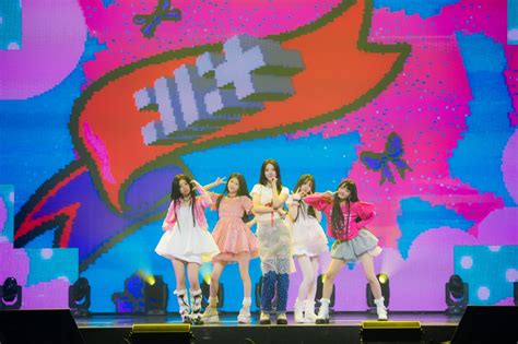El grupo femenino de K pop ILLIT debuta en la lista oficial británica