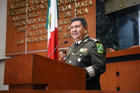 Develan letras doradas en el Congreso por 200 años del Heroico Colegio