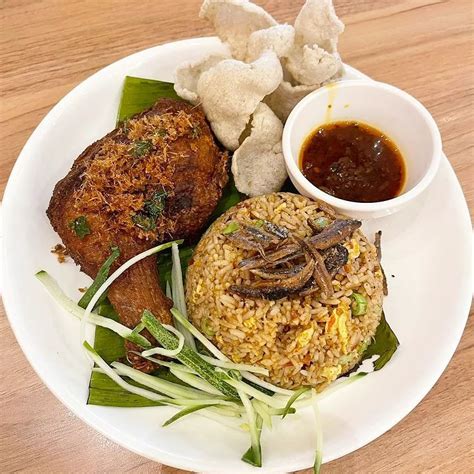10 Lauk Pendamping Nasi Goreng Paling Enak Makan Lahap