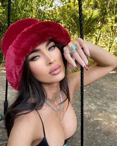 Megan Fox Exposed Boobs On Selfie Photos The Fappening