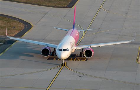 Wizz Air vraća letove u Beograd dok dodatno smanjuje broj letova iz