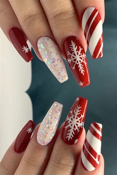 63 Mejores Ideas de Uñas con temática Navideña 2024