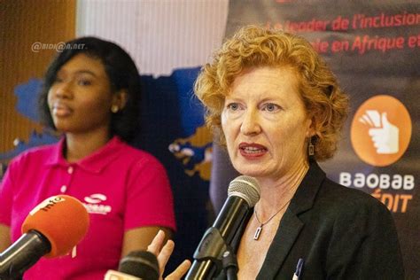 Accès au financement des PME signature de convention de prêt entre la