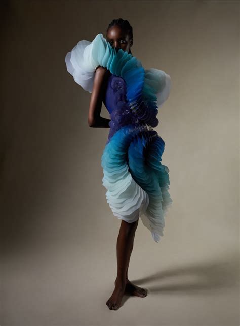 Iris Van Herpen Fall 2021 Earthrise Haute Couture Collection Fashionela