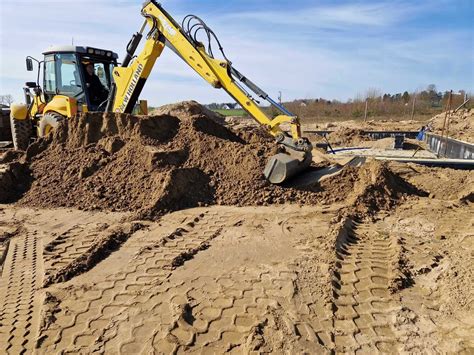 Usługi Koparkoładowarka koparką roboty ziemne wykopy niwelacja terenu