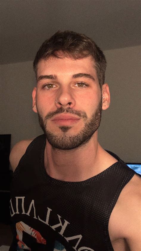 GayThreads miguelangelnm te envío una foto Holaa como estás
