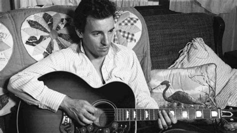 significado de la canción dancing in the dark de bruce springsteen
