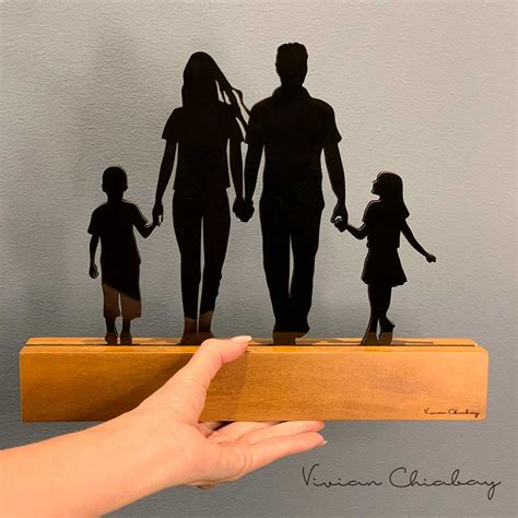 Troféu Silhueta Família Casal e Dois Filhos Vivian Chiabay