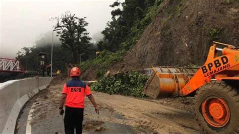 Akses Jalan Di KM 59 Jalur Piket Nol Lumajang Malang Berhasil Dibuka