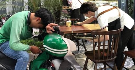 Mải mê làm thêm nhiều sinh viên còng lưng trả học phí gấp đôi