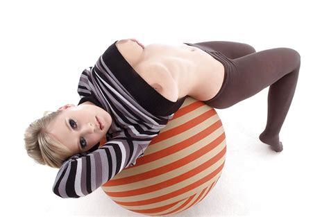Nice Hanging Boobs Dana B 19 Photos