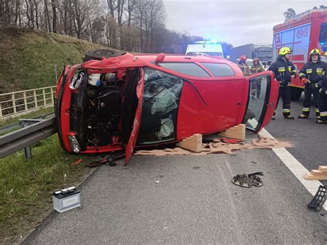 Wypadek na autostradzie A4 Zderzyły się dwa samochody osobowe