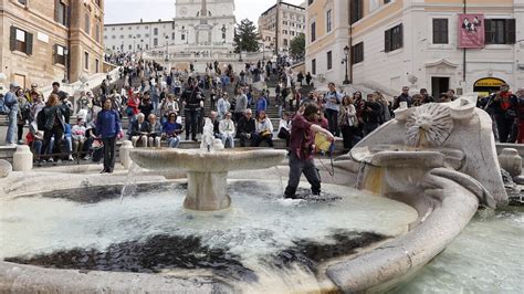 Fotogallery Clima Blitz Di Attivisti A Roma Liquido Nero Nella