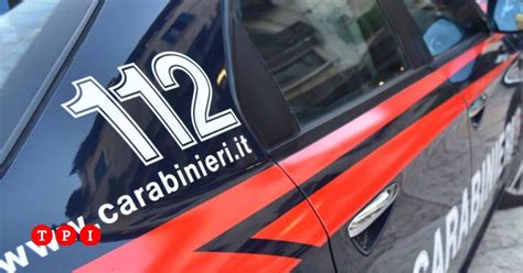 Milano Uccide L Ex Fidanzata Con Una Coltellata Alla Gola Poi Si
