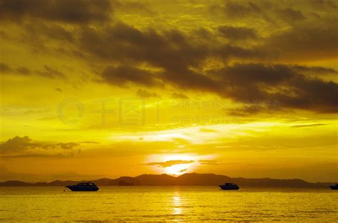 海滩高清图片 在海滩的五颜六色的日落 风景名胜免费下载 jpg格式 4928像素 编号42884530 千图网